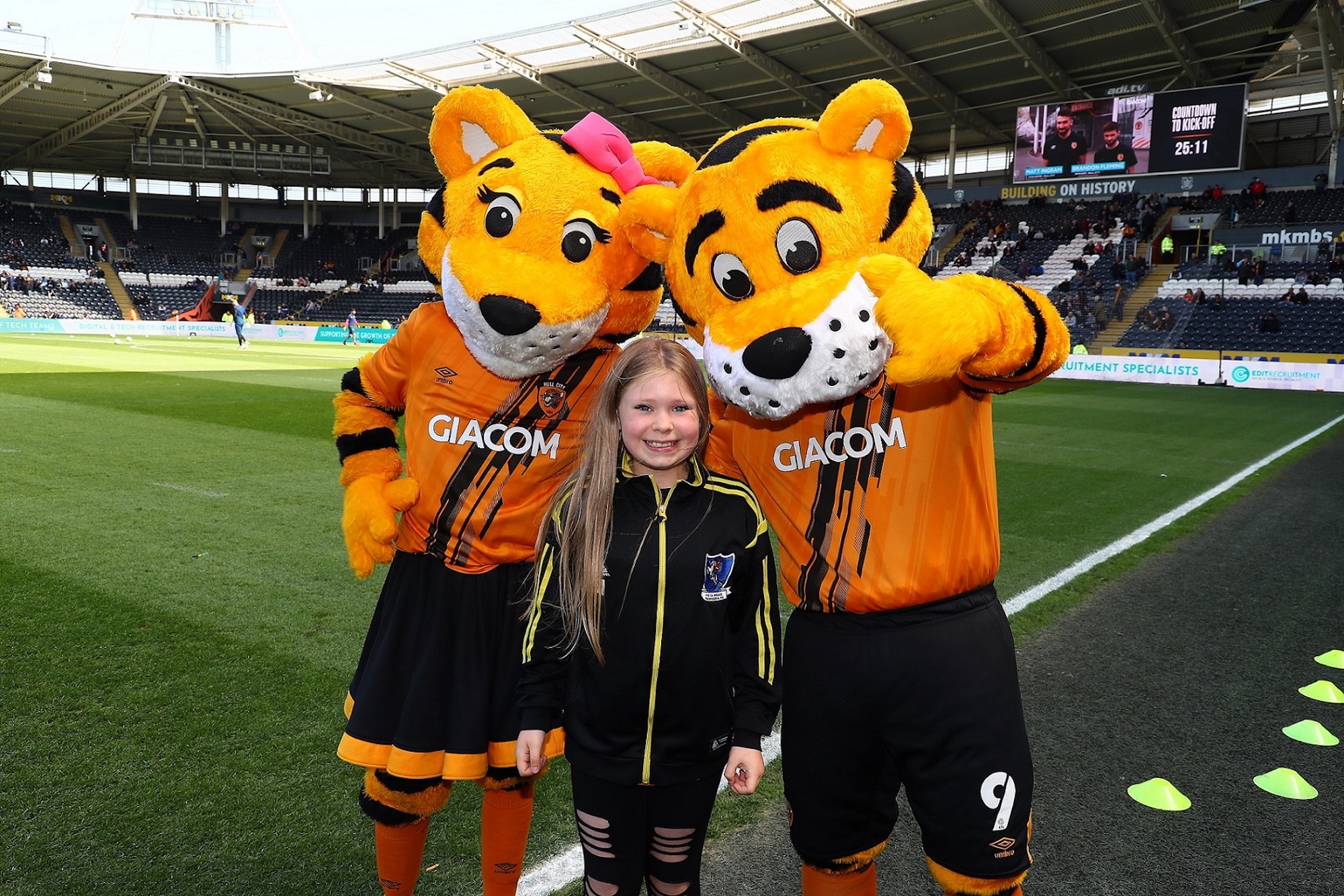 Schoolgirl striker Eden scores winner with Giacom to train with Hull ...