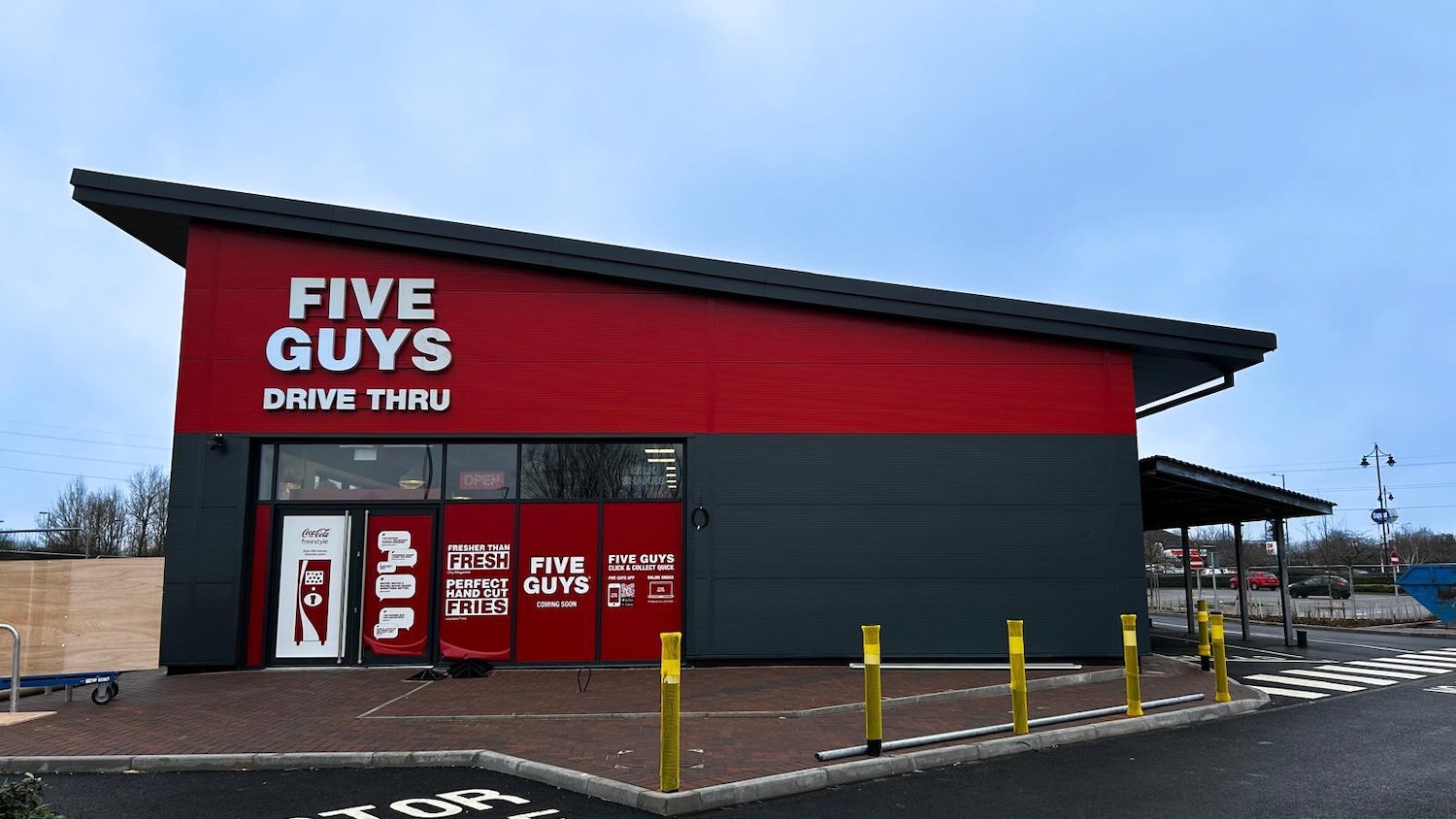 Five Guys opens brand new Hull Drive Thru restaurant
