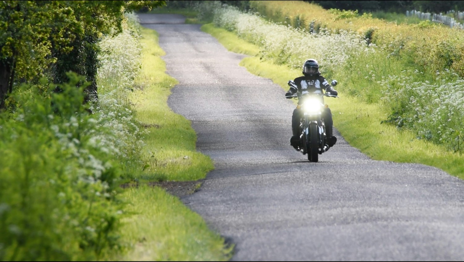 How to handle common motorcycle hazards on the road